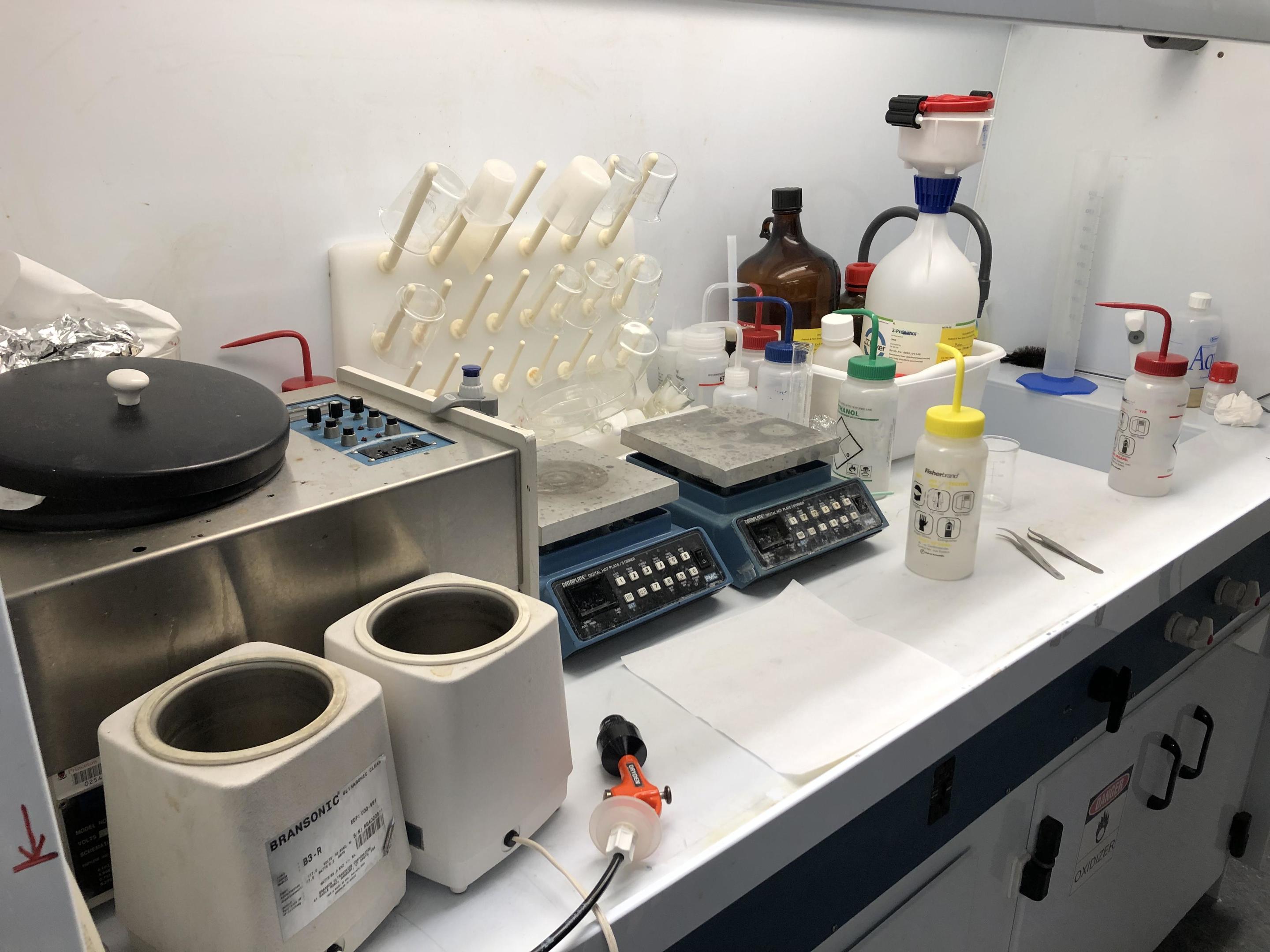 Standard Chemical Hood | Kahn Lab