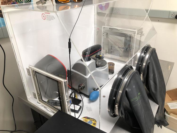 AFM / EFM in N2 glove box | Kahn Lab